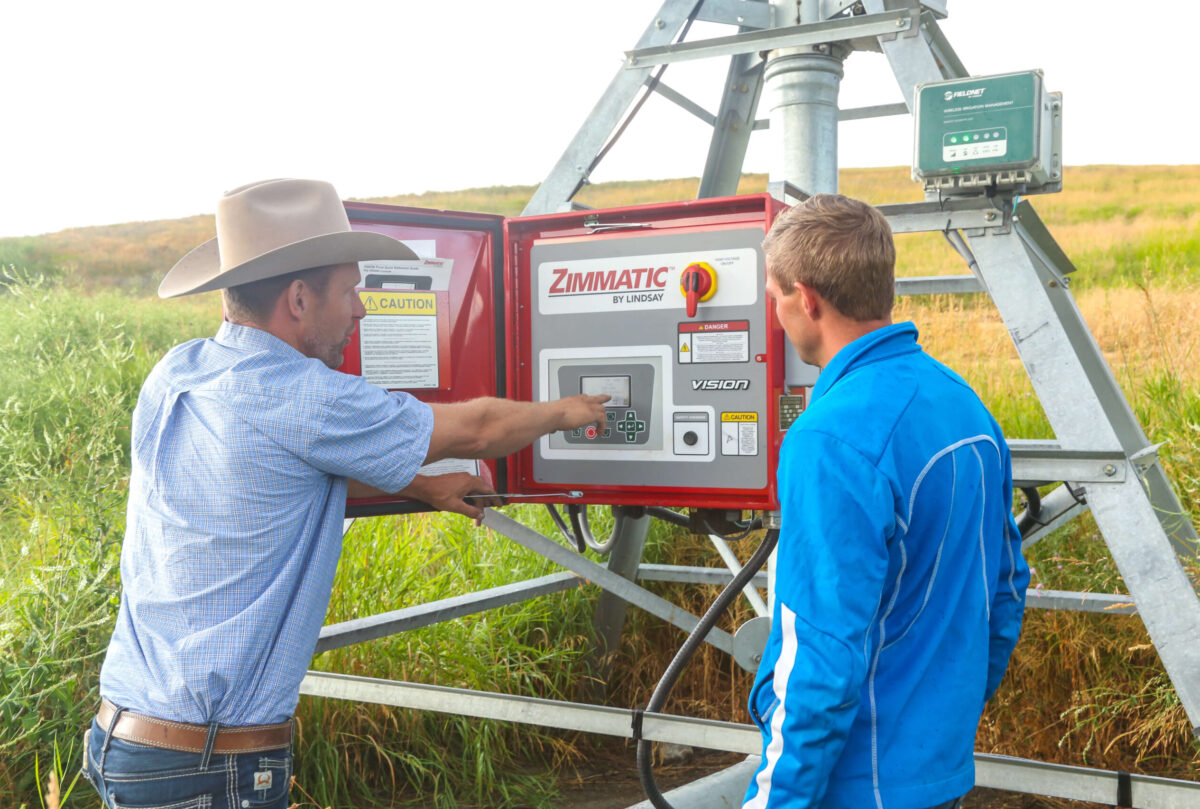 Monette Field Day - Zimmatic Pivot at Fossen Bar 7 Ranch - Southern ...